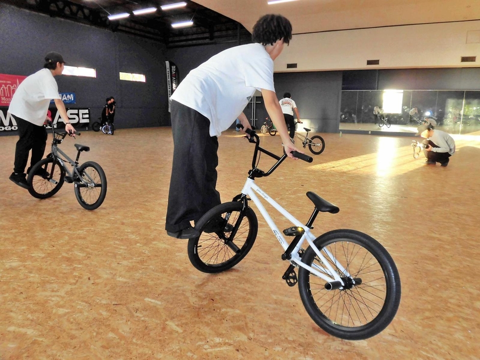 豪快、華麗、BMXの技を間近で観戦 国内外の100選手が挑む競技大会、11日開幕 加東・播磨中央公園|北播|神戸新聞NEXT