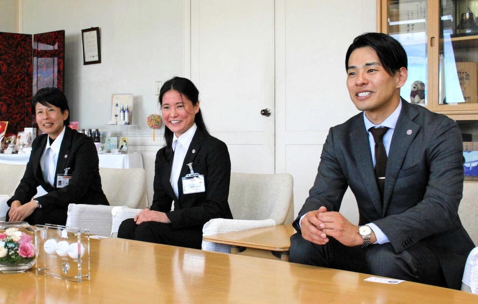 JICAでアフリカなど派遣へ 宝塚の3人が意欲 市長を訪問 現地で防災教育など|14日付地域版|神戸新聞NEXT