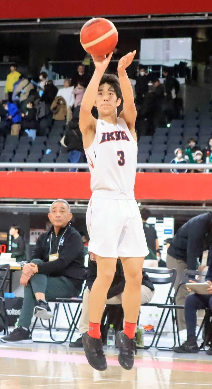 育英、逆境もベンチに明るさ 竹本ら躍動、第4Qに逆転 全国高校バスケ|スポーツ|神戸新聞NEXT